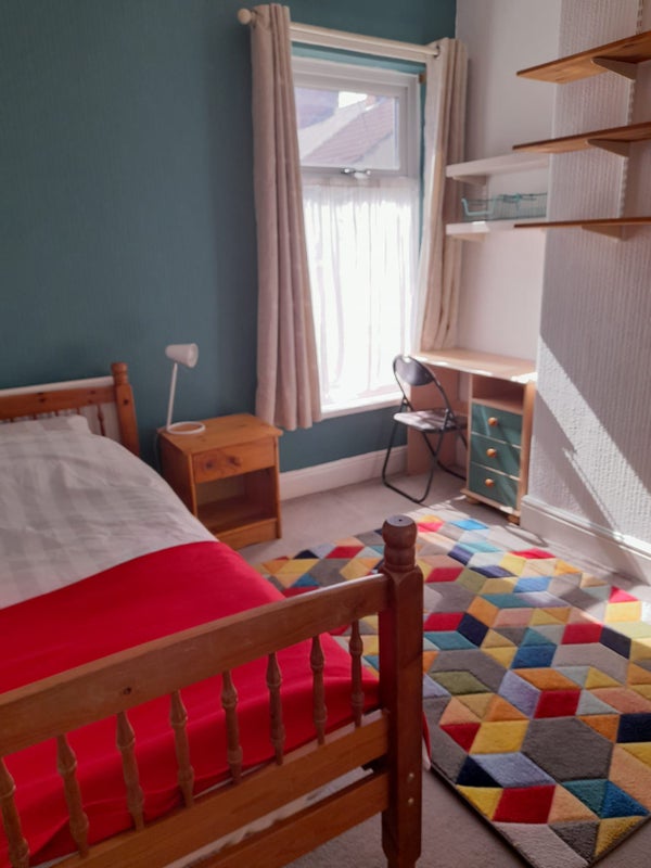 'One single room available now for Students' Room to Rent from SpareRoom