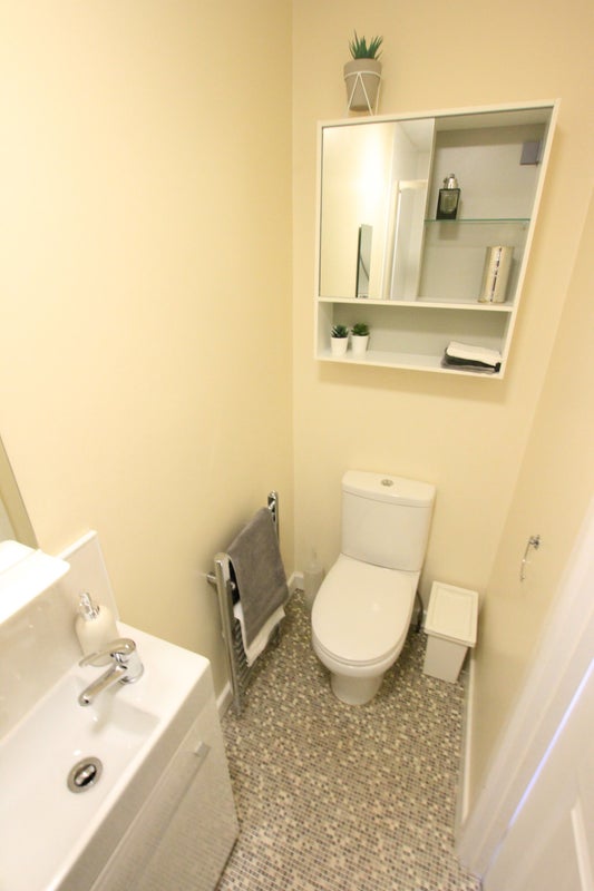 'Large Room With Your Own En Suite' Room to Rent from SpareRoom