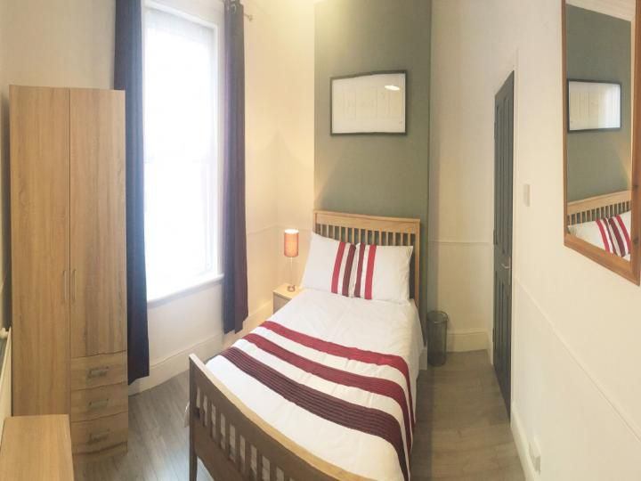 'An impressive furnished Room @ LN2-Rent Discount' Room to Rent from ...