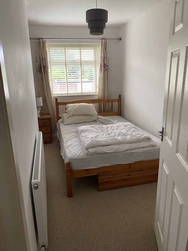 'Room for a professional in a great area!' Room to Rent from SpareRoom