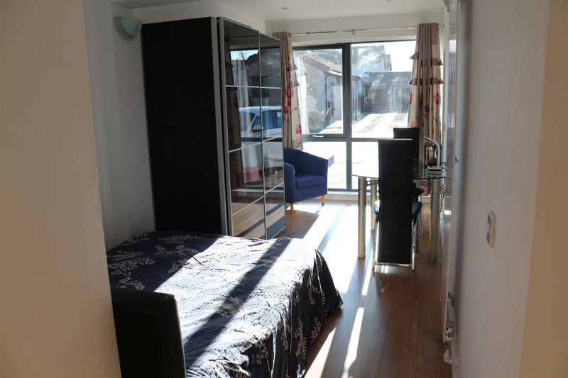 'Adorable one-bed room in-suite flat' Room to Rent from SpareRoom