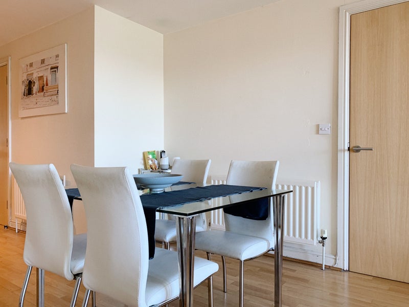 'Double room in Spacious 2-bed flat in SE1' Room to Rent from SpareRoom