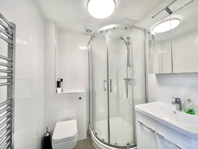 'Modern Studio in Neasden NW10. Fully furnished ' Room to Rent from ...