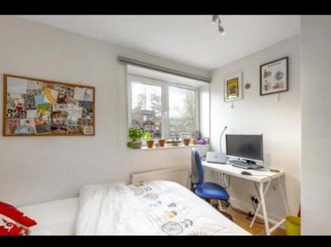 'Double bedroom in Stockwell by the station' Room to Rent from SpareRoom