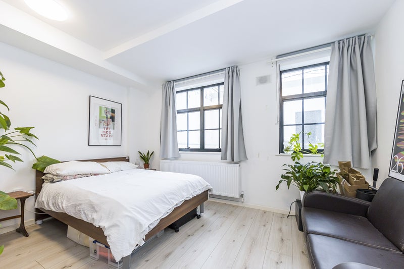 'A superb first floor self contained double studio ' Room to Rent from ...