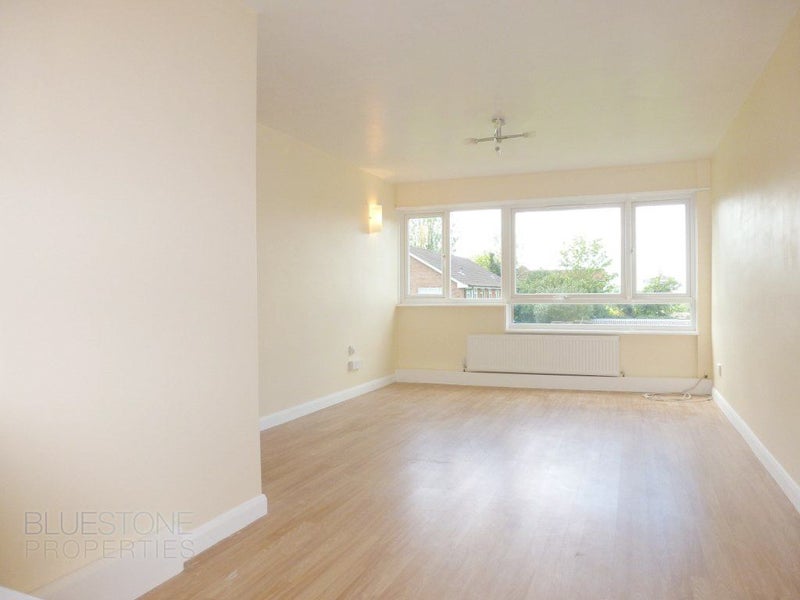 '3 Bed Flat-Croydon CR0- Close To Station' Room to Rent from SpareRoom