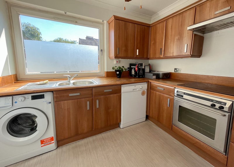 'Whole one bedroom flat in Barnes' Room to Rent from SpareRoom