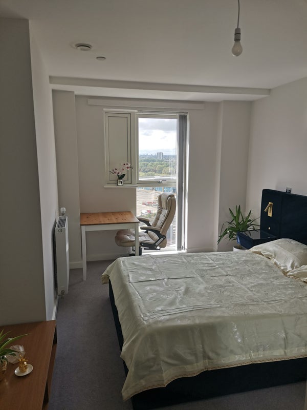 'En-suite Master Bedroom near Olympic Park (E10)' Room to Rent from ...
