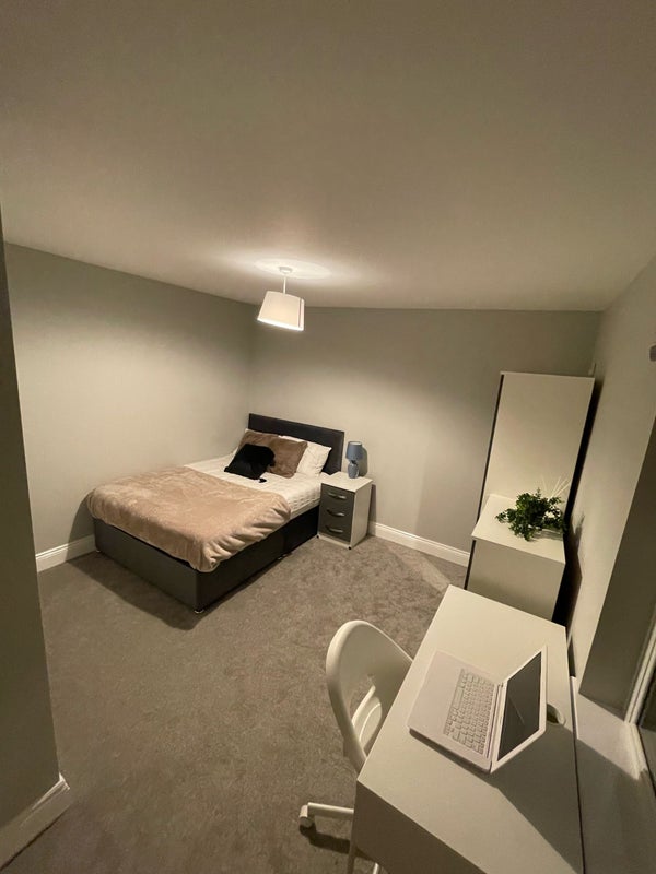 'Stunning Newly Refurbished Room*Central Location*' Room to Rent from ...