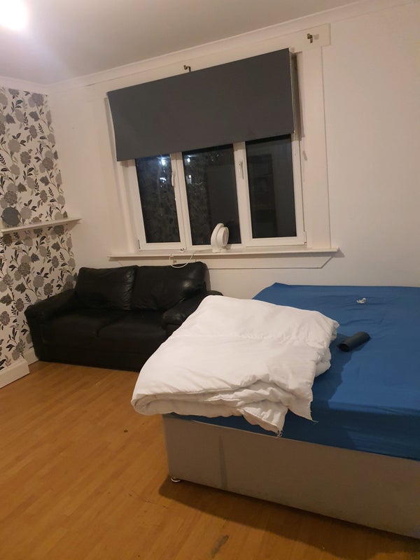 '2 double bed rooms available ' Room to Rent from SpareRoom