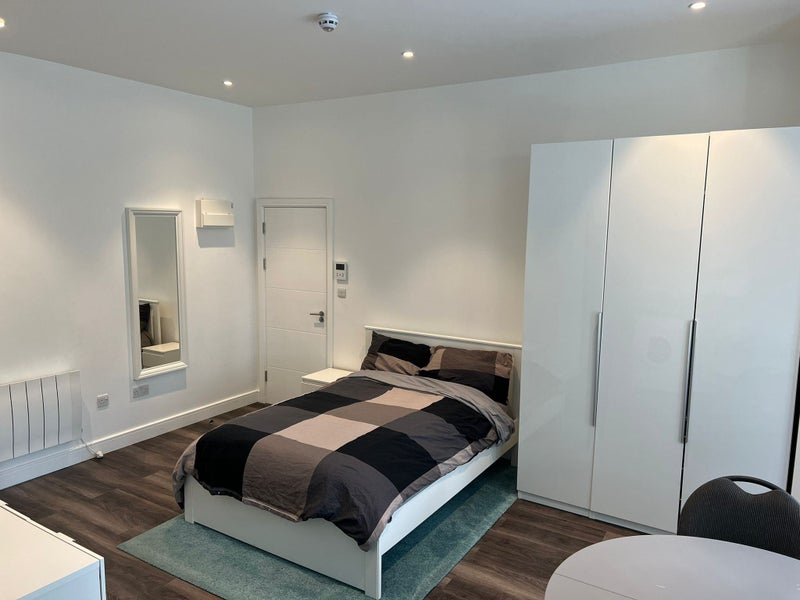 'Newly refurbished stunning extra large studio' Room to Rent from SpareRoom