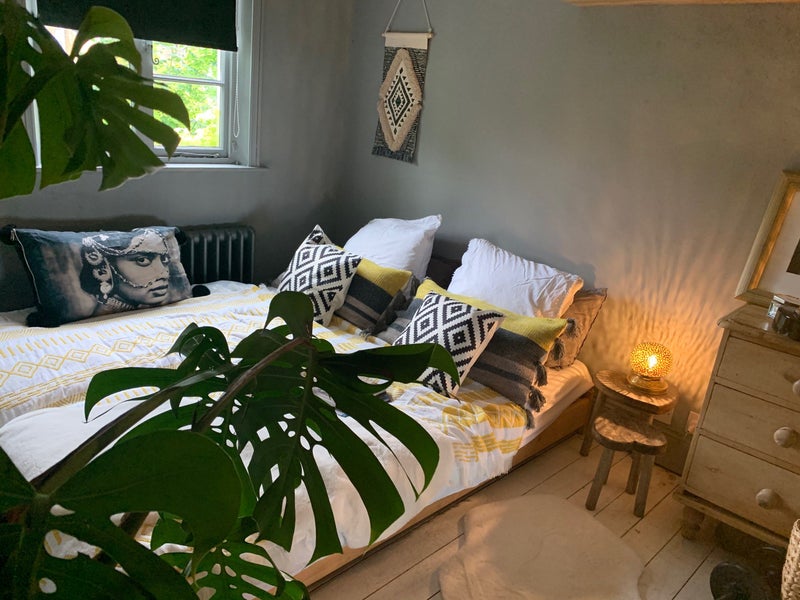 'Double Room In Detached House With Garden ' Room to Rent from SpareRoom