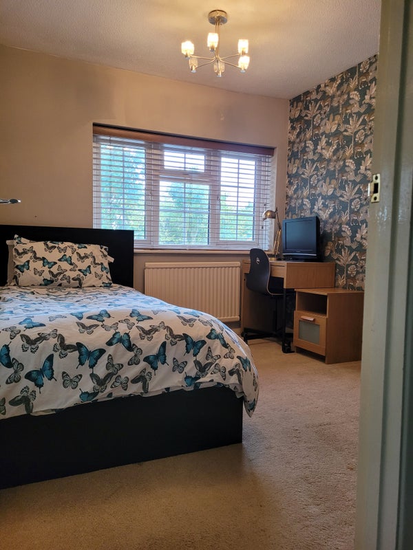 'Spacious Single Room In Family Home ' Room to Rent from SpareRoom