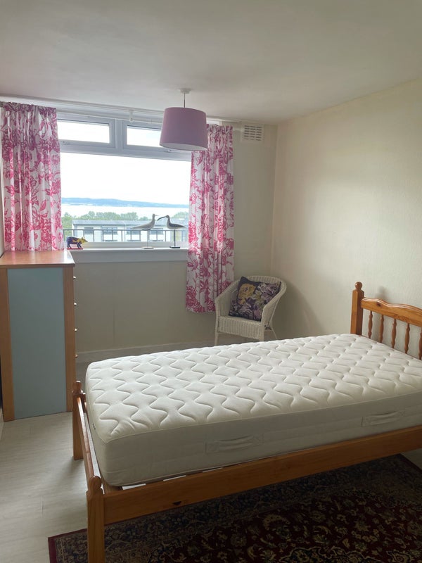 'Single room to let in flat!' Room to Rent from SpareRoom