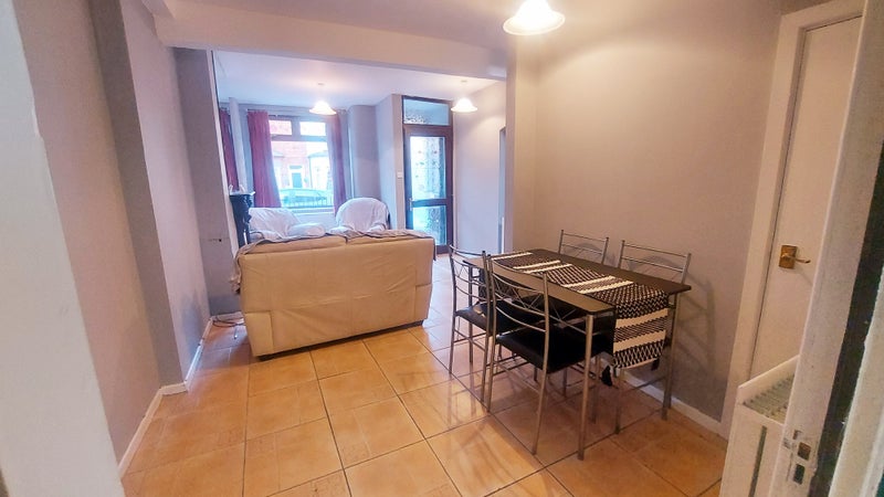 'Spacious rooms available just off the Crumlin Road' Room to Rent from ...