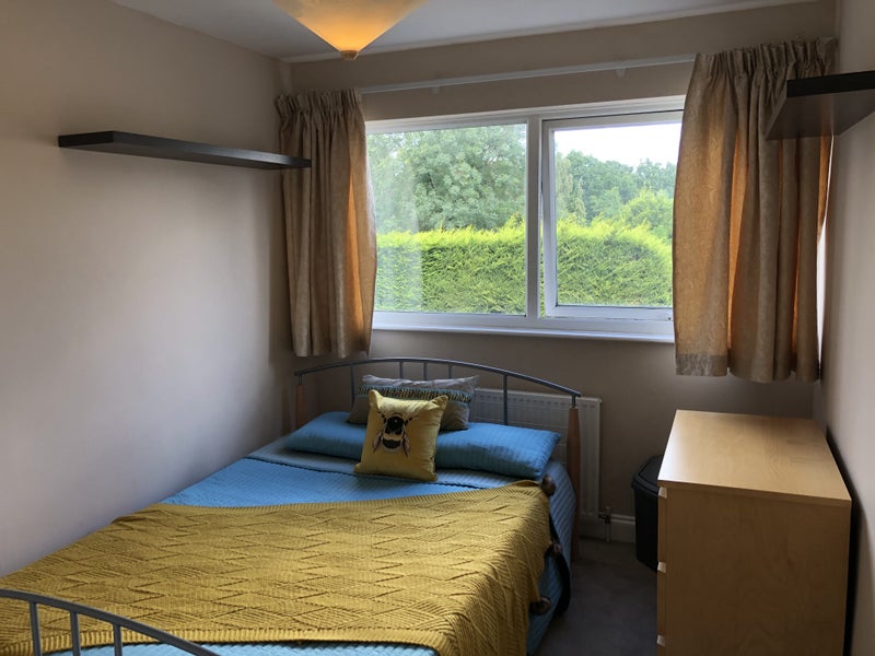 'Luxury clean and modern home-good airport lin' Room to Rent from SpareRoom