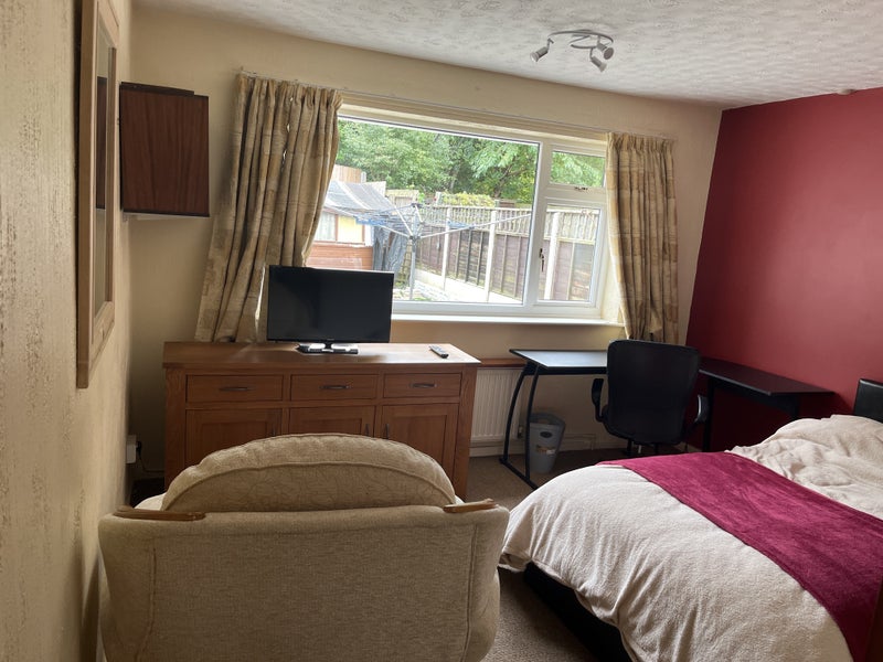 'Bedsit with Private Bathtoom' Room to Rent from SpareRoom