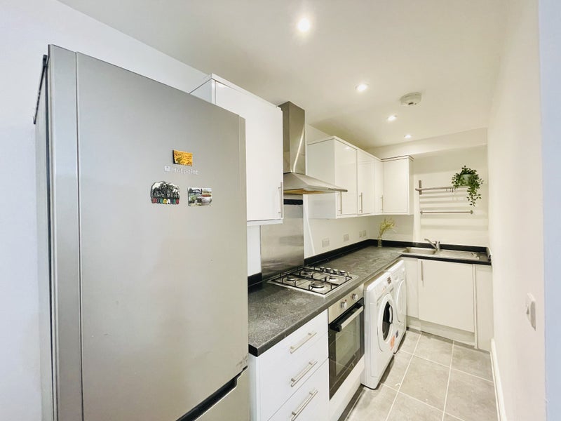 'Cosy 2 Bed Flat, Hoxton Street, N1' Room to Rent from SpareRoom