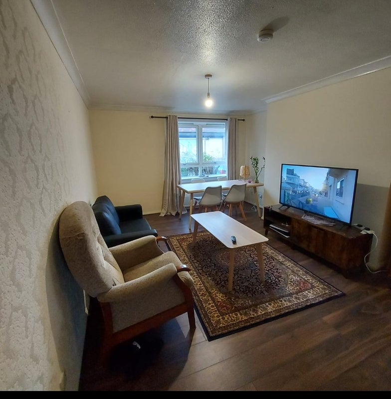 'Spare Room in South Glasgow' Room to Rent from SpareRoom