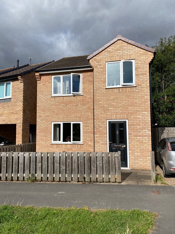 'Double & single room in detached house' Room to Rent from SpareRoom