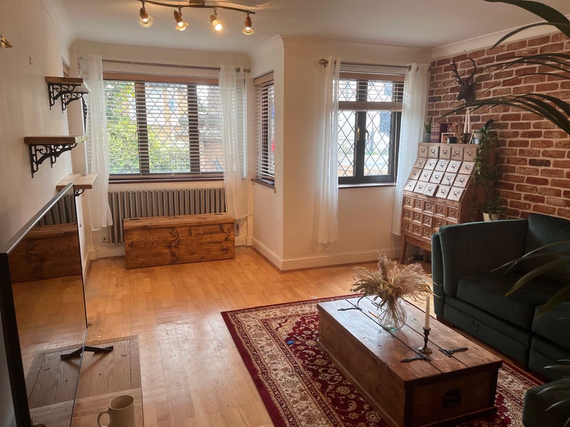 'Master Bedroom In Modern Flat (All Bills Included)' Room to Rent from ...