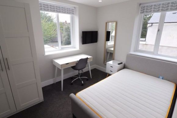 'Colum Road Cardiff room in shared apartment ' Room to Rent from SpareRoom
