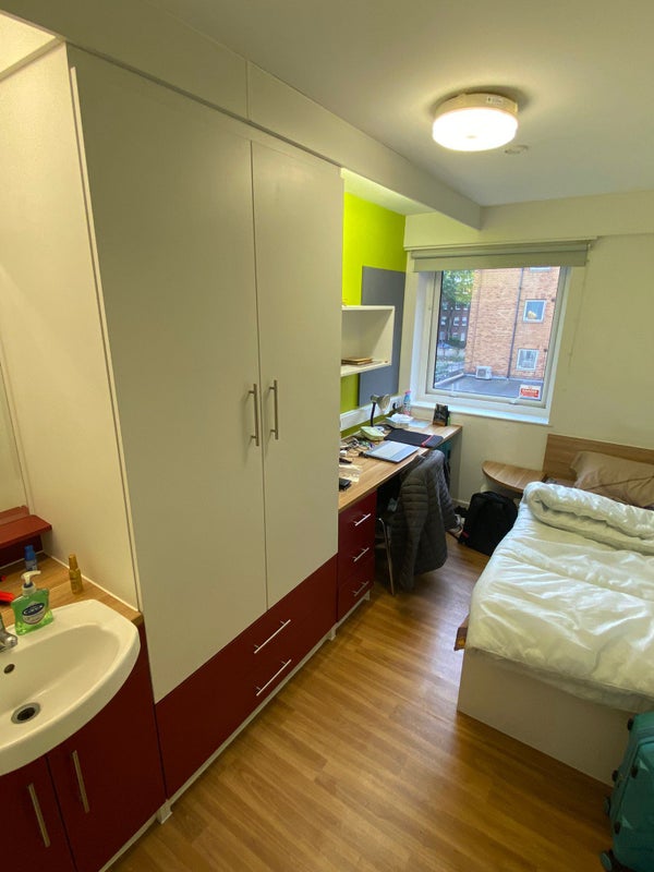 'Single room available at IQ arcade, holloway road' Room to Rent from ...