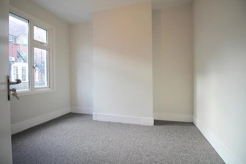 'Double room available in friendly house share ' Room to Rent from ...