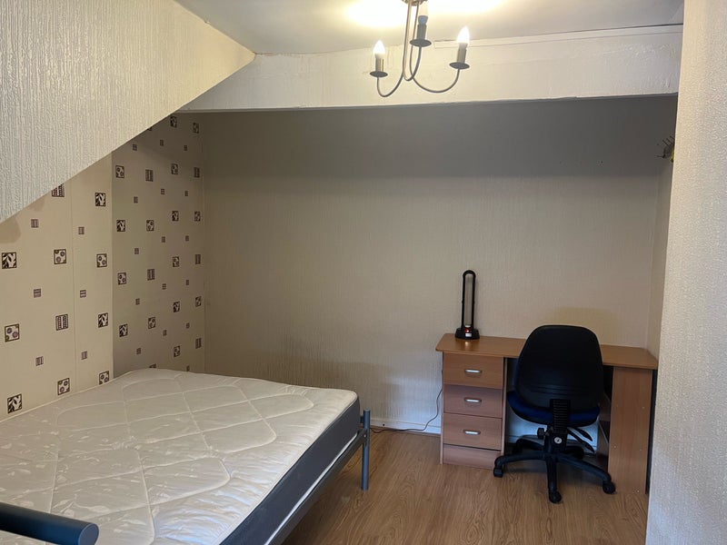 'Double Room: Available!' Room to Rent from SpareRoom