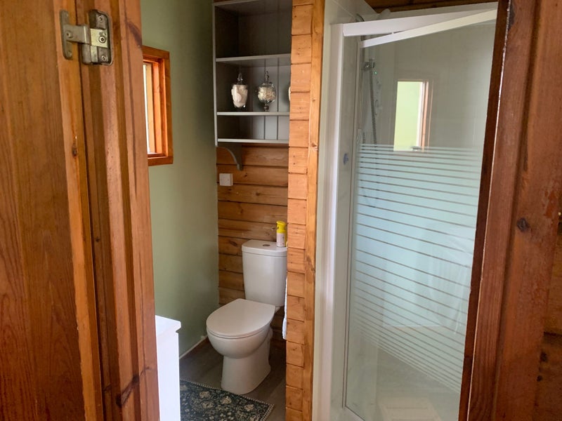 'Mon-Fri Detached Self Contained Garden Chalet ' Room to Rent from ...