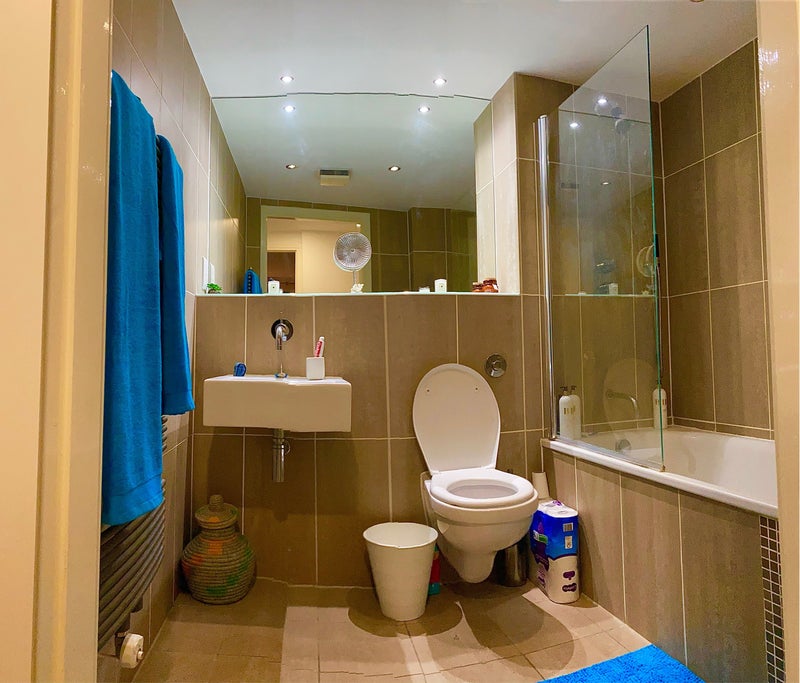 'Double Room by Leeds Dock' Room to Rent from SpareRoom