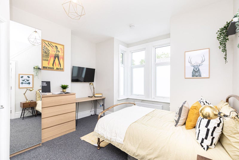 'Luxury studio flat w/ all bills included ' Room to Rent from SpareRoom