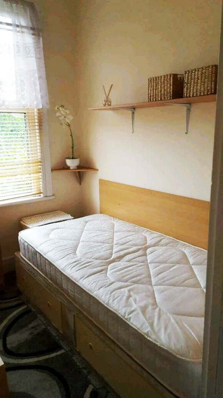 'Small Single Bedroom, Nice Flat with Just 2 Others' Room to Rent from ...