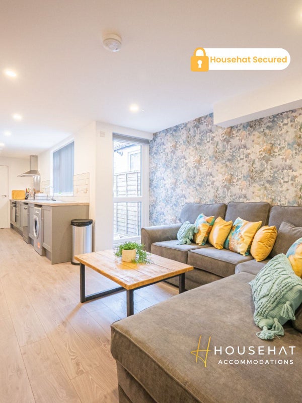 'Splendid Rooms in CV1' Room to Rent from SpareRoom