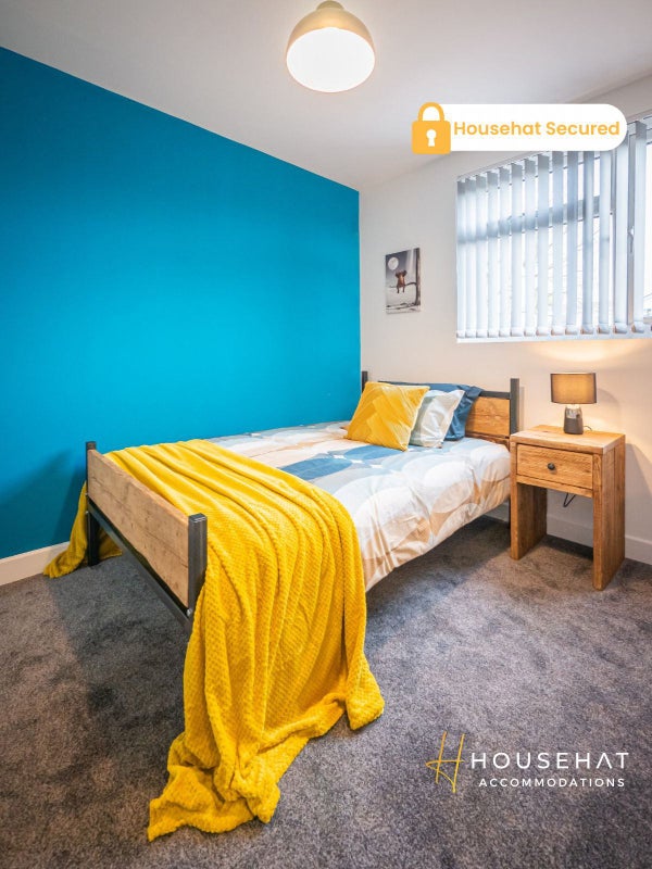 'Splendid Rooms in CV1' Room to Rent from SpareRoom