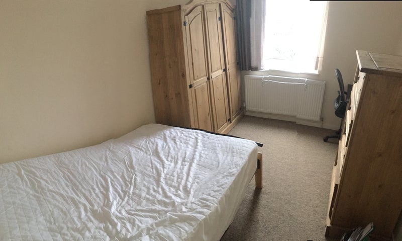 '1 Double Room in Elgar Path 4mins to Station ' Room to Rent from SpareRoom