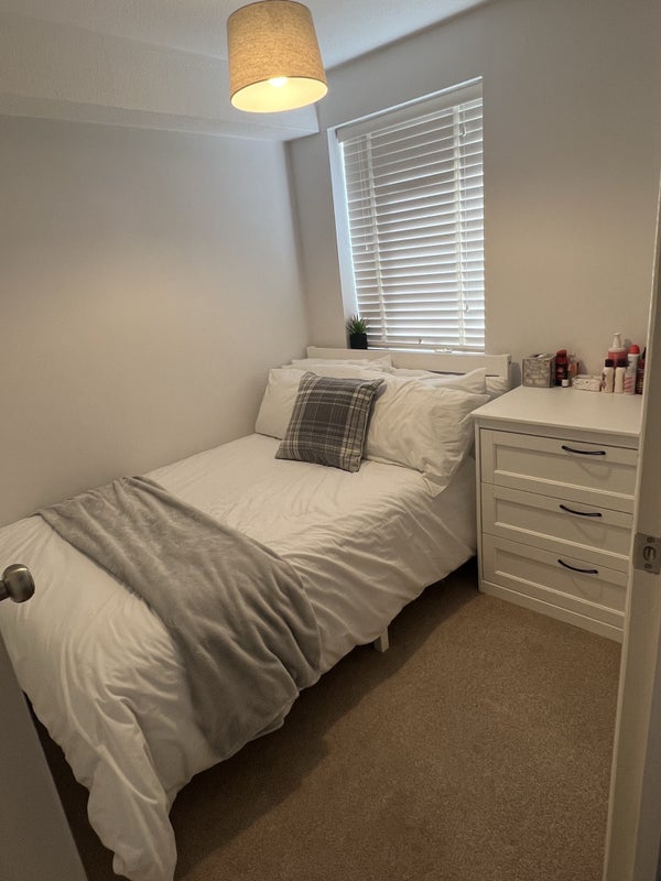 '1 small double room' Room to Rent from SpareRoom