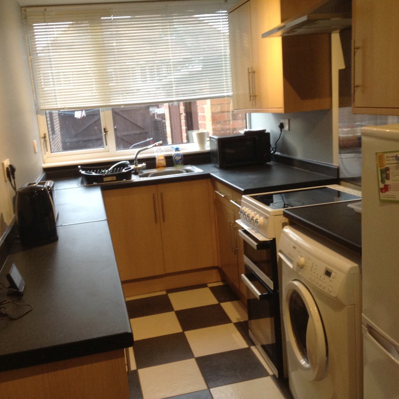 'Leamington House Share with 2 student flatmates' Room to Rent from ...