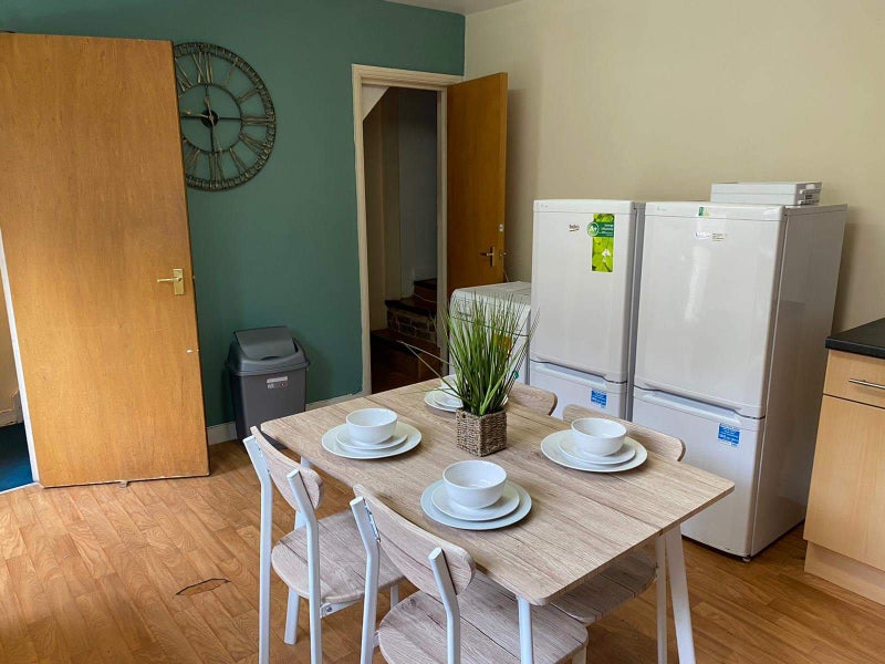 'Rooms To Let In Fully Refurbished 5 Bed Hmo' Room to Rent from SpareRoom
