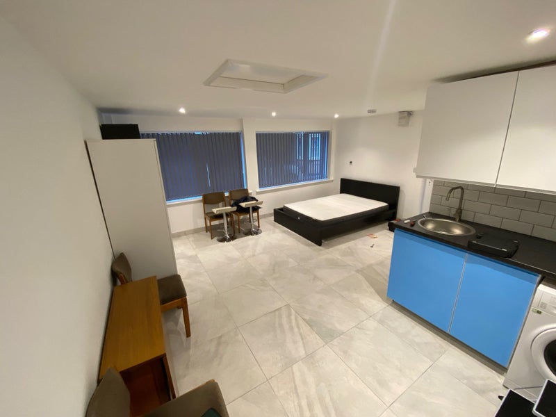 'Open plan Studio flat with all bills included' Room to Rent from SpareRoom