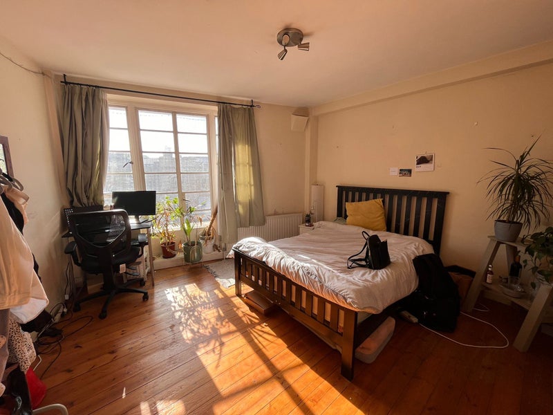 'Light, Spacious flat in Clifton ' Room to Rent from SpareRoom