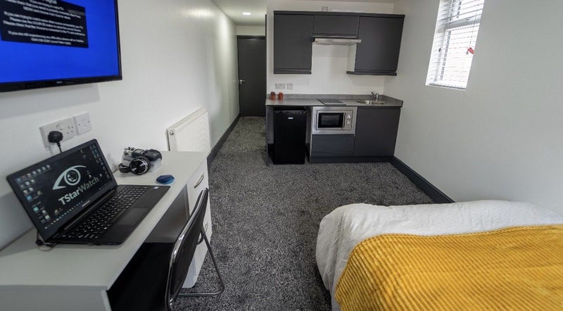 'Spacious 1 bedrooms studio right by QE Birmingham ' Room to Rent from ...