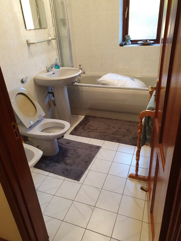 'Friendly housemate wanted to enjoy my guest suite' Room to Rent from ...