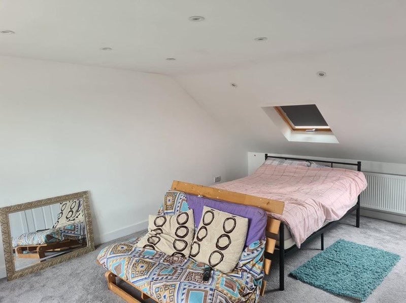 'Spacious double en-suite room ' Room to Rent from SpareRoom