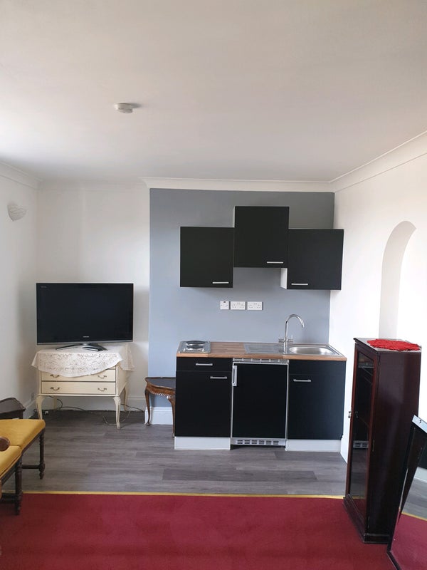 'Large studio flat ' Room to Rent from SpareRoom