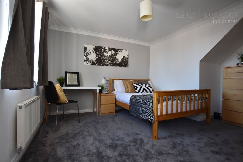 'Pretty ensuite room nr Hospital & Station' Room to Rent from SpareRoom