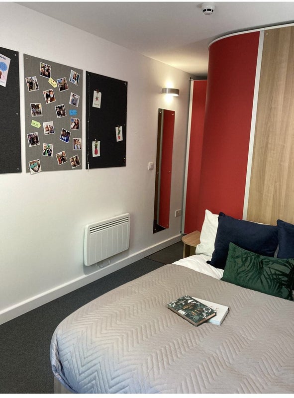 'Beautiful en-suite at Almero the park ' Room to Rent from SpareRoom