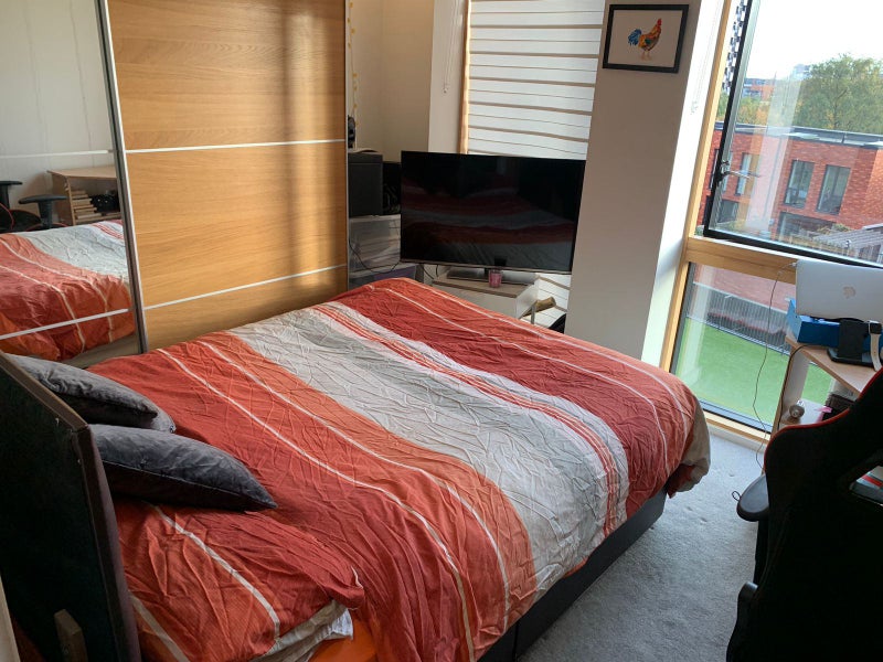 'Double bedroom (with bathroom!) in M3' Room to Rent from SpareRoom