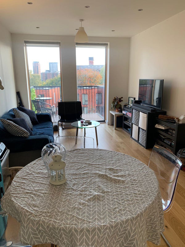 'Double bedroom (with bathroom!) in M3' Room to Rent from SpareRoom