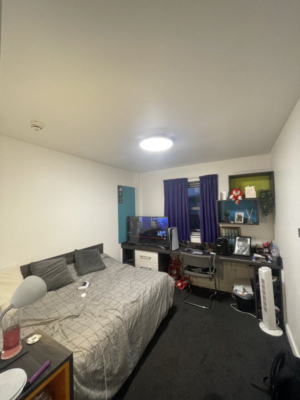 'Mill Point Manchester Classic En Suite Available!!' Room to Rent from ...